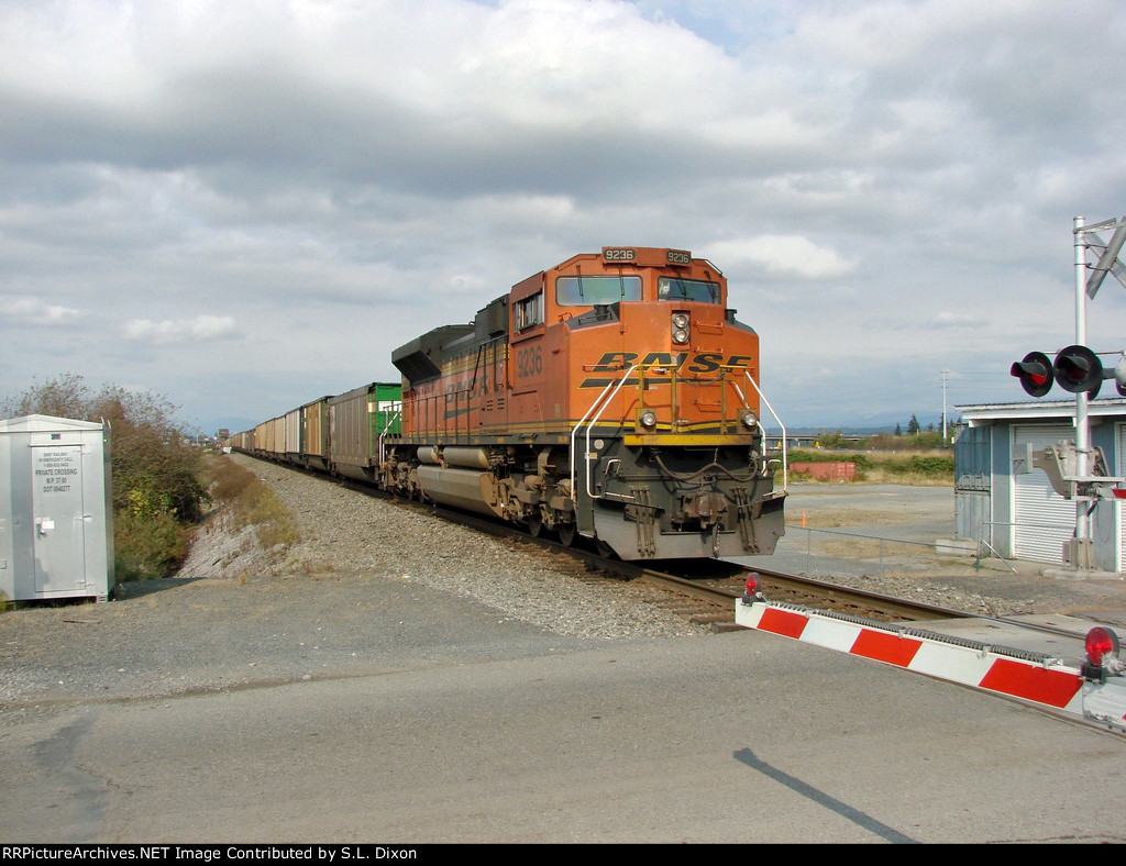BNSF 9236 DPU